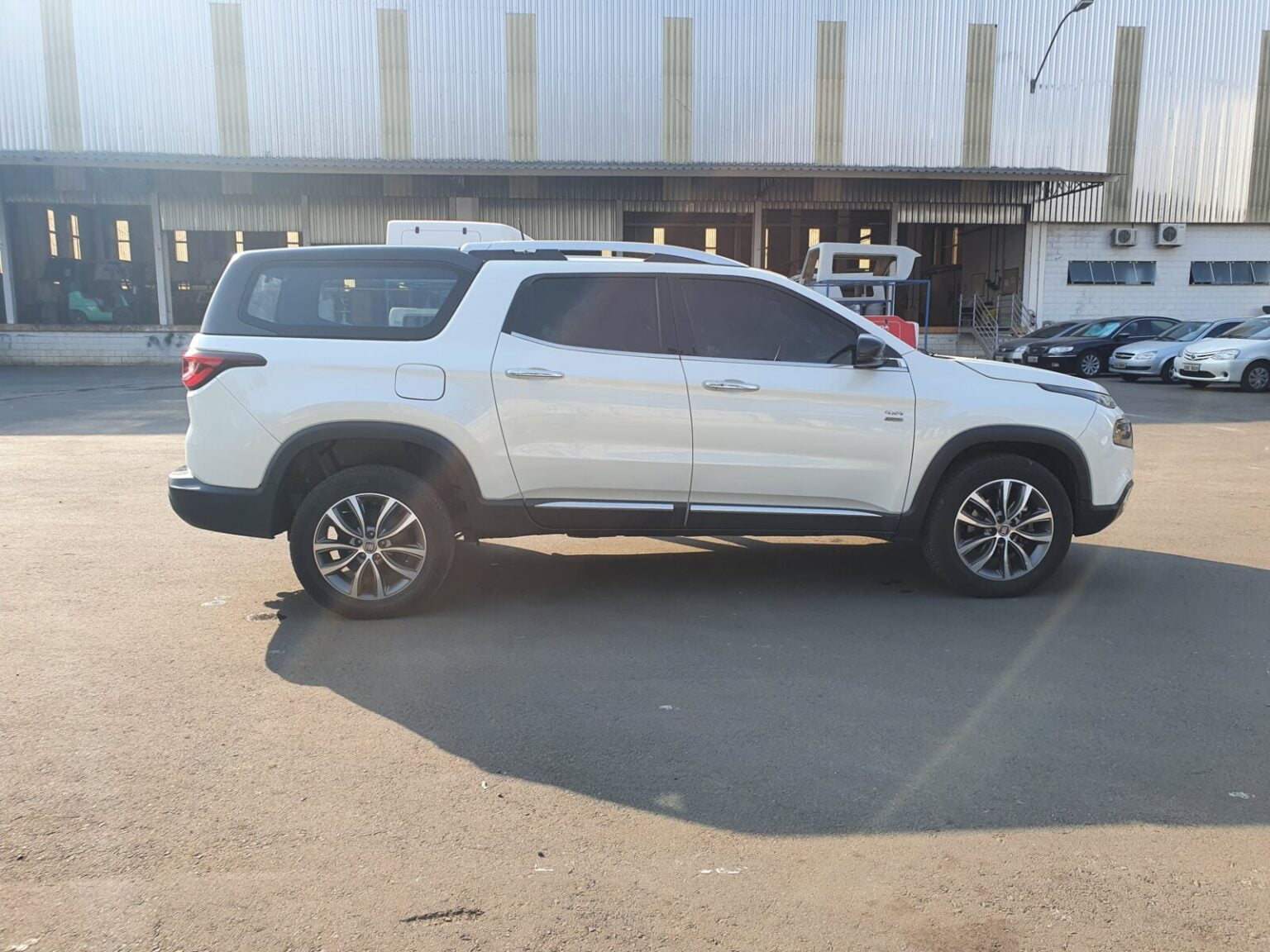 Capota de fibra para Toro Modelo Premium - Premium Capotas